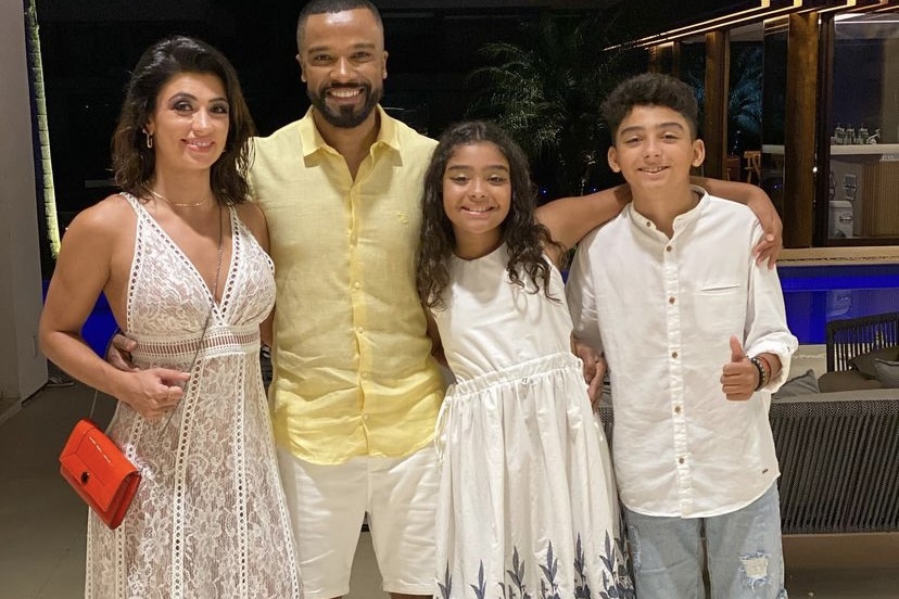 Alexandre Pires fala sobre quarentena com a família: "Experiência única"