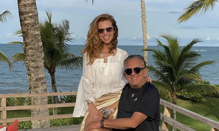 Andreia Horta posa com novo namorado e se declara: "Meu amor"