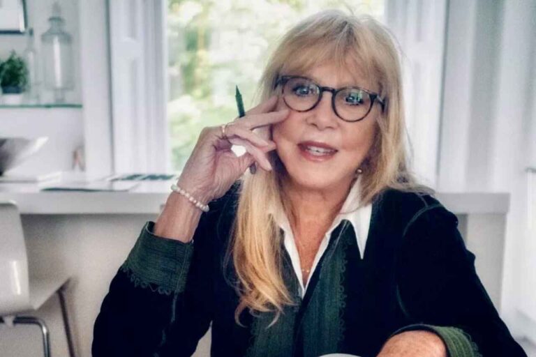 Pattie Boyd annuncia l'asta delle lettere che Eric Clapton scrisse per ...